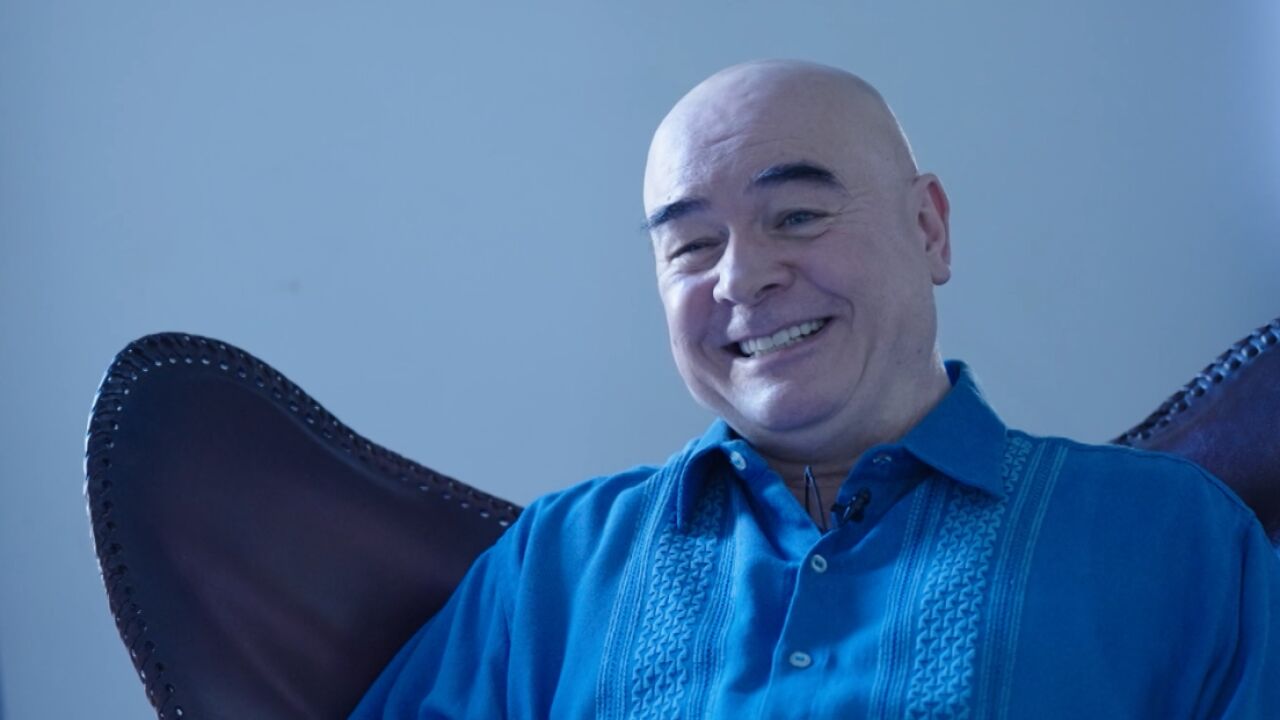 Craig Stevenson nos presenta a Sadiq, la sombra que lo mueve todo en ...