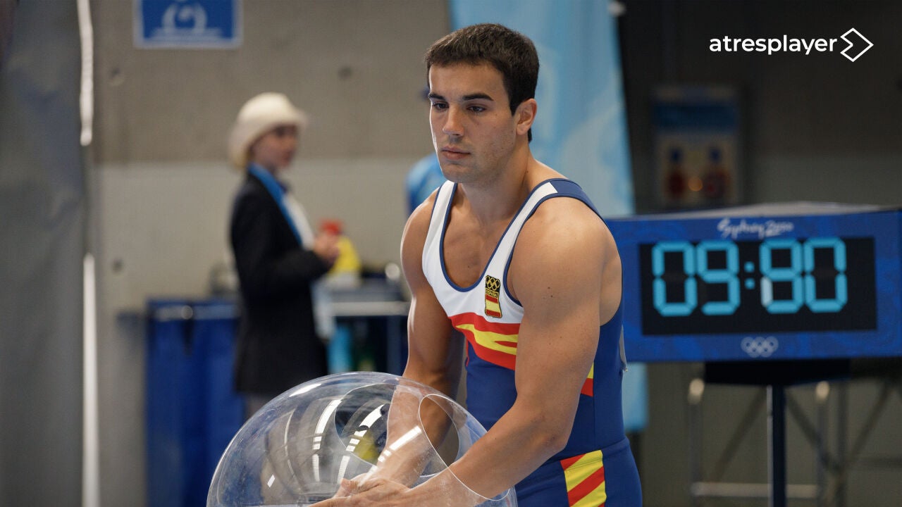 Las primeras imágenes de El gran salto, protagonizada por Óscar Casas